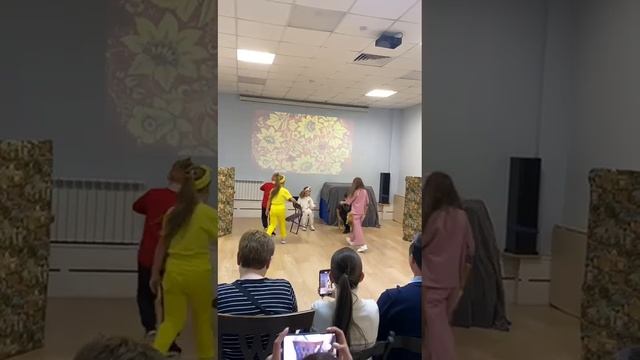 Театральная студия в г. Мытищи. Выступление перед родителями, 2025 г.  Стул