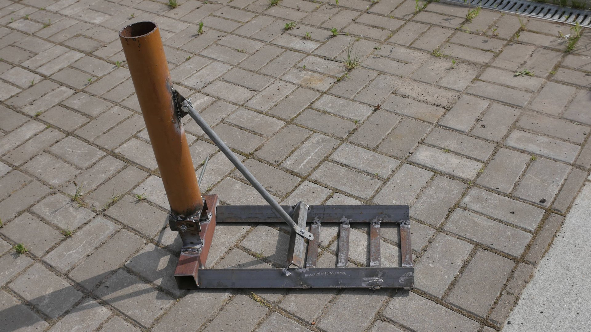 Опора под колесо для стеклопластиковой мачты.