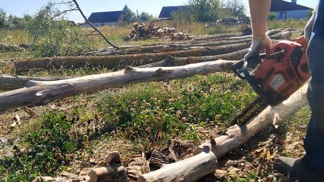 Хускварна 130 пилим дрова.