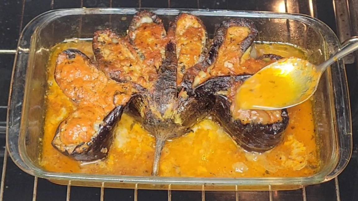 Баклажаны фаршированные с соусом в духовке. Вкусный и красивый рецепт