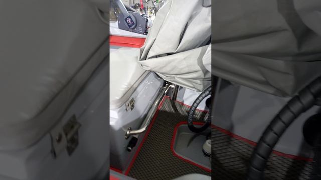 Красивый  РИБ Riverboat 400