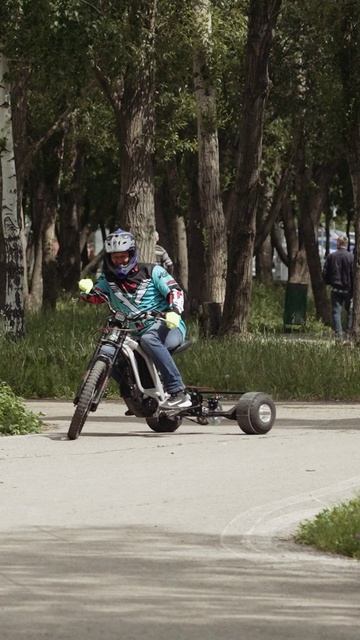 Ты должен попробовать Дрифт на Surron