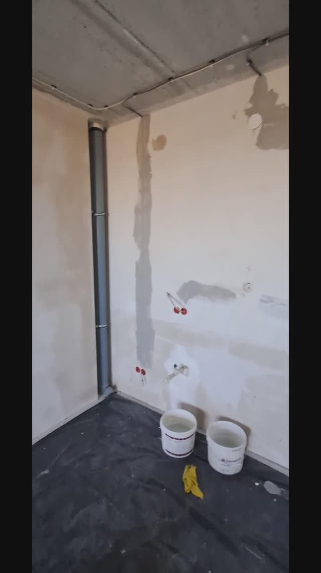 Замазка штроб после электриков. Монтаж перфоуглов на балконе. Калининград. Светлогорск.