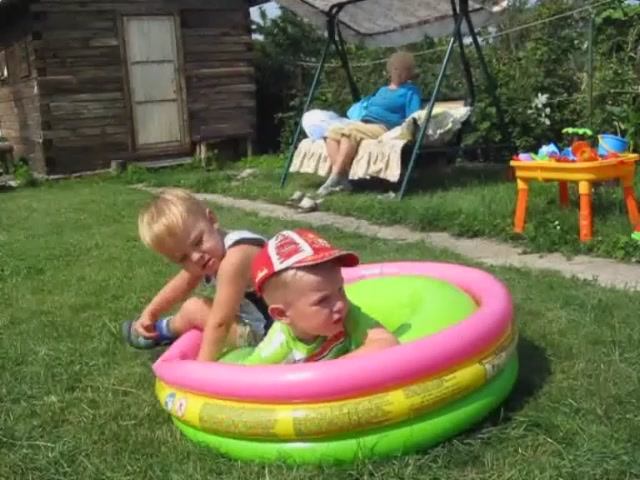 ДЕТИ на даче - 3 (Митя - "Айболит")