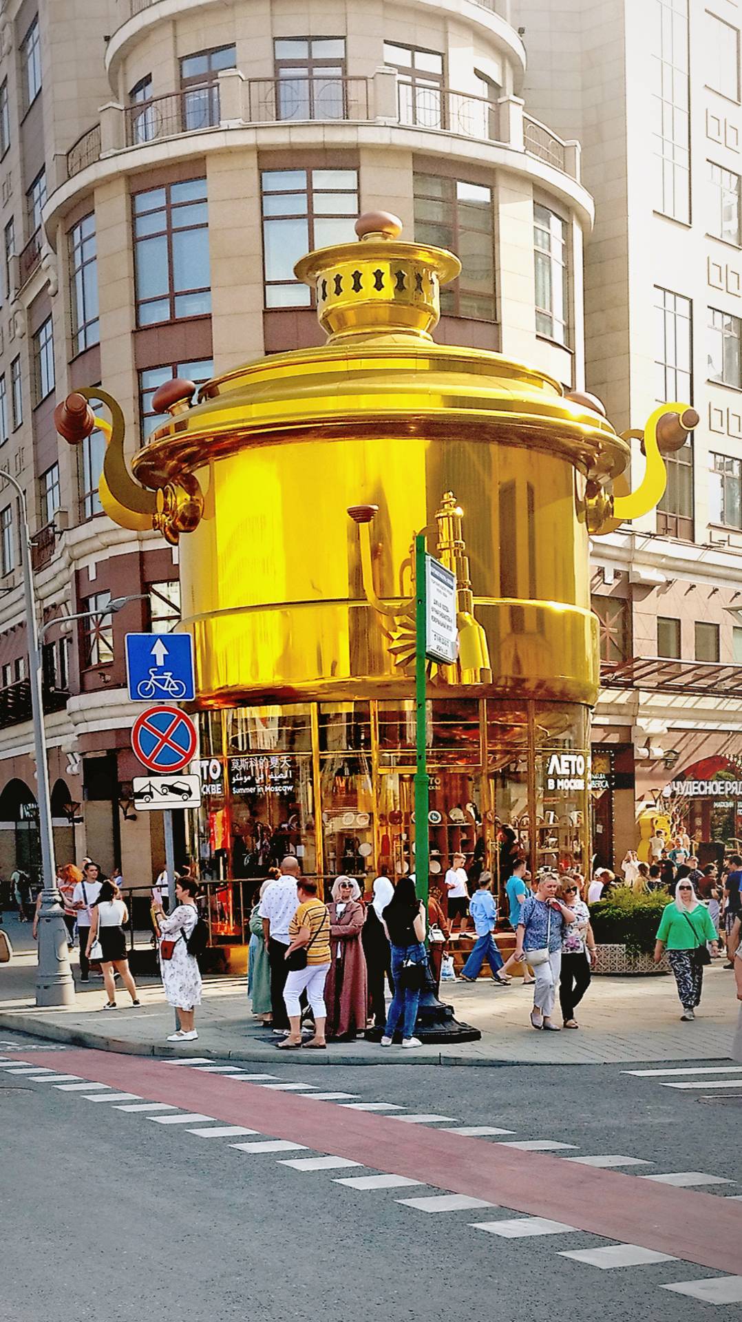 Старый Арбат, сувениры и традиции. Лето в Москве 2025. Диффузор Матрешка EVIRY. Куда сходить, обзор