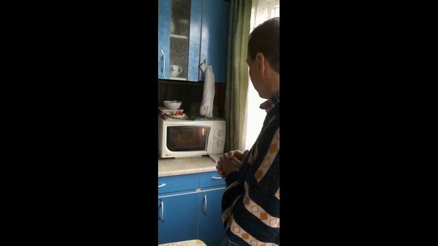 Разбираем импульсный трансформатор от источника питания компьютера.