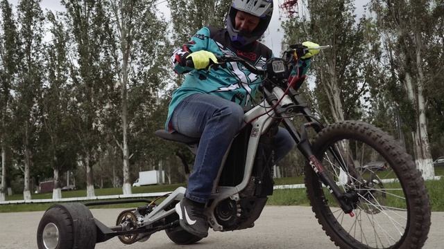 Ужасный дрифт на Surron электро мотике