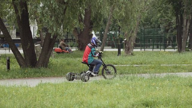 Мотик который может дрифтить Surron