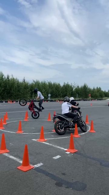 Тренировка курсантов старшего тренера МотоАкадемии Виктора Цыбина