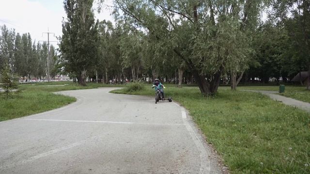 Дрифтить очень весело на Surron