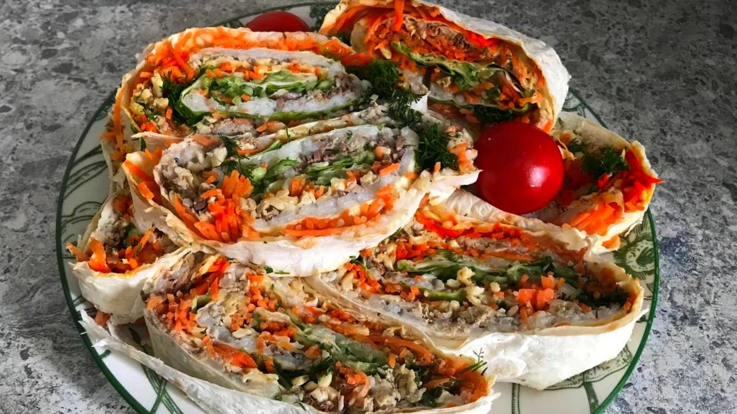 Как приготовить рулетики с лавашом и морковкой по-корейски