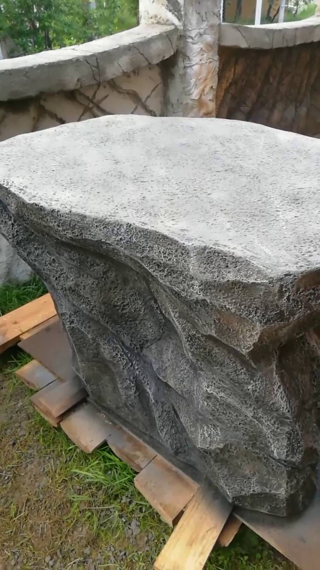 Декоративный  камень стол в беседке из арт бетона мастер Сергей ремесленник Брест