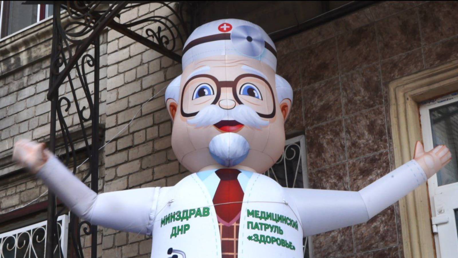 🏥 Медпатруль «Здоровье» в Ворошиловском районе Донецка. Какая больница примет его следующей?