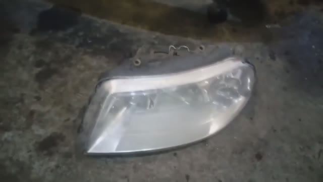 Как снять переднюю фару в автомобиле Фольксваген Шаран 2001г