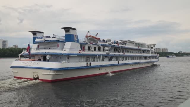 т/х СЕРГЕЙ ЕСЕНИН отправляется в рейс