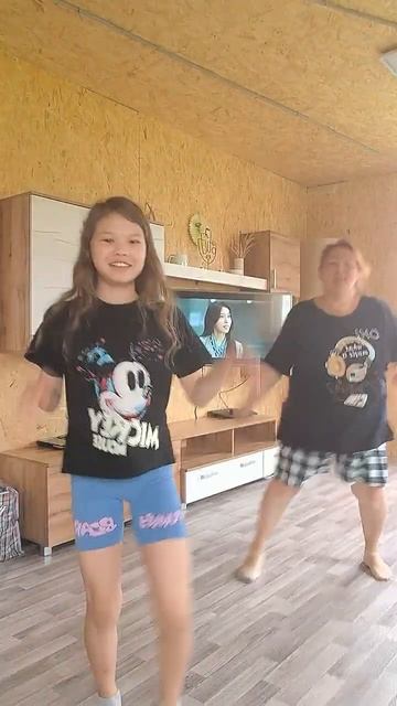 Внучка, меня не видит🤣