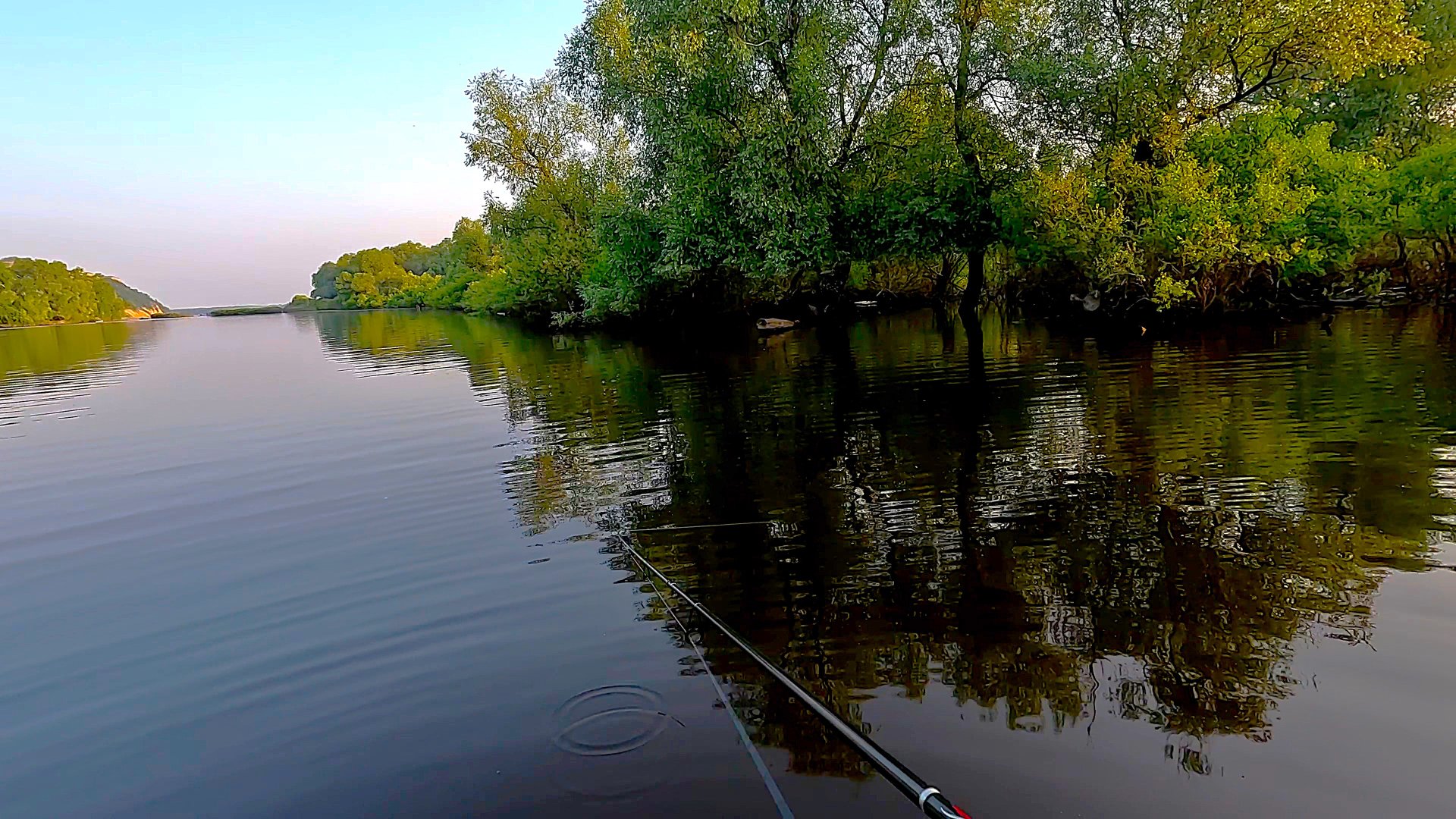БЕСПОЩАДНОЕ ИЮНЬСКОЕ СОЛНЦЕ И КРОВОЖАДНЫЙ ГНУС НЕ ОСТАНОВЯТ НАС поиск щуки в ужасную жару