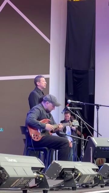 Спектакль "Жил такой парень" выход на сцену.