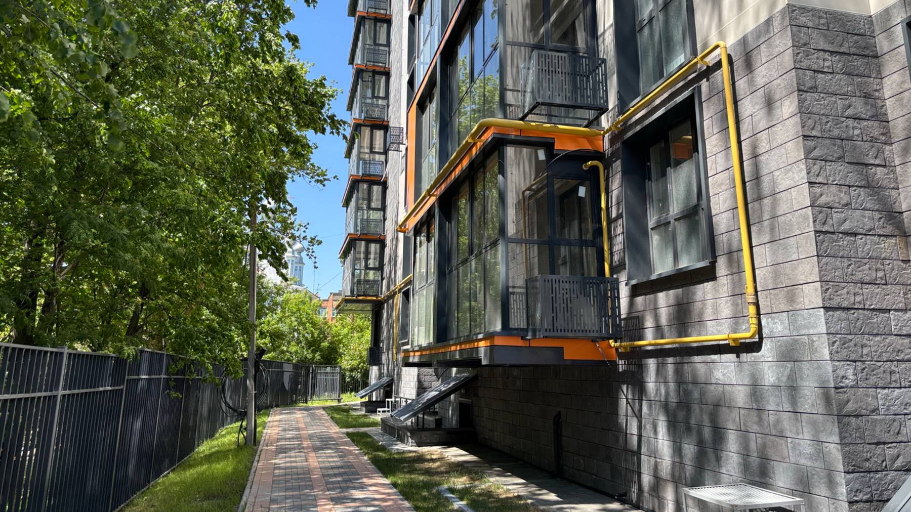 Новая квартира с личной террасой, откуда открываются панорамные виды на Оку и на город.