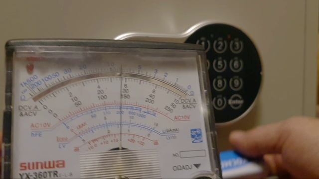 Сейф Valberg не открывается. Сели батарейки.