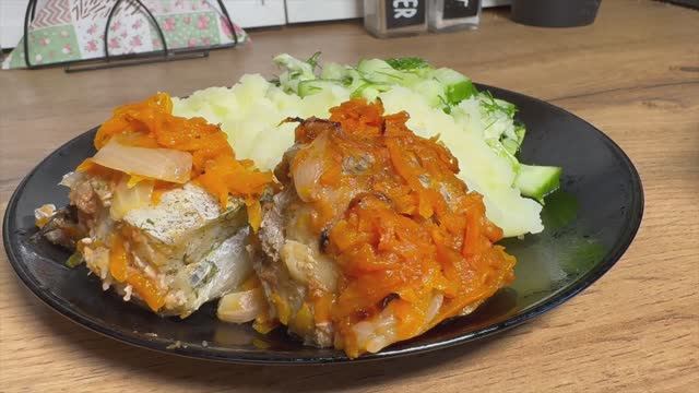 Минтай с морковью и луком в духовке | минтай рецепты | рецепты просто