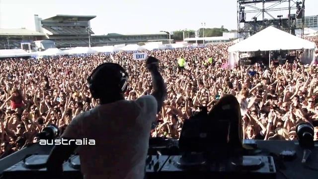 Erick Morillo & Eddie Thoneick feat. Shawnee Taylor - Live Your Life (Official Video)