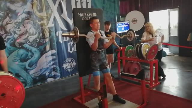 Фёдор 13 лет. Строгий подъём на бицепс 35кг. Мировой рекорд