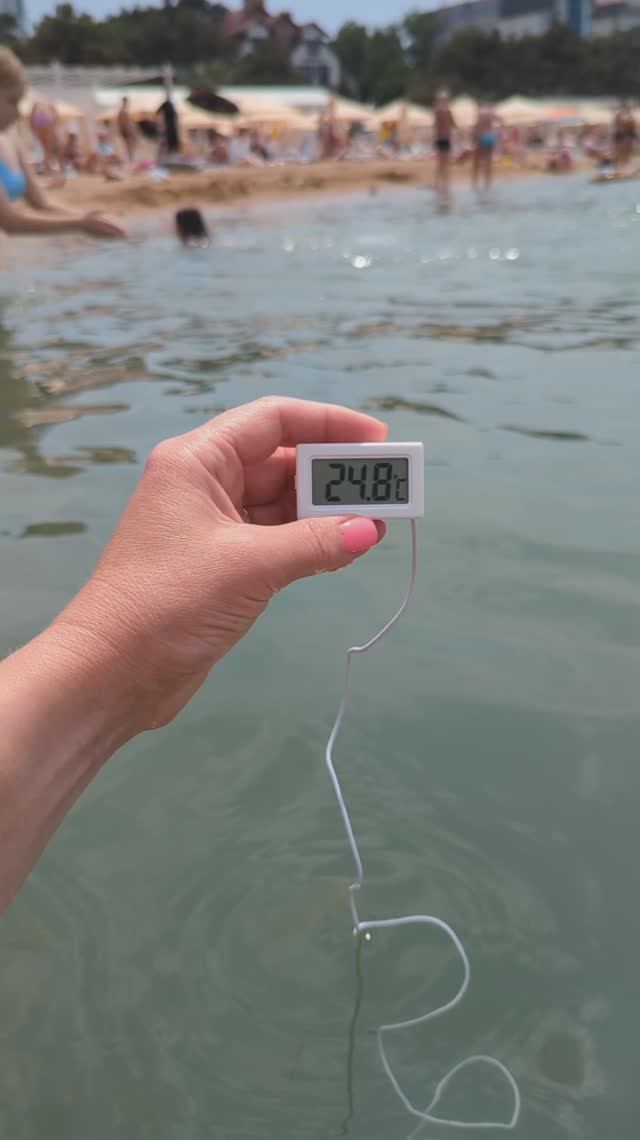 Геленджик 12 июня 2025 г. Температура воды на пляже 2к25.mp4