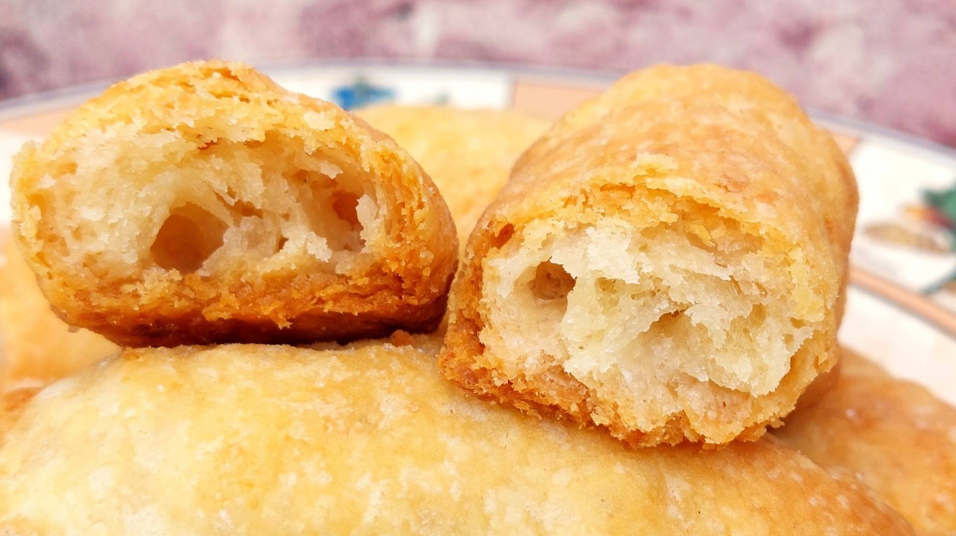 Сахарные трубочки творожные. Песочное печенье со слоистой структурой.