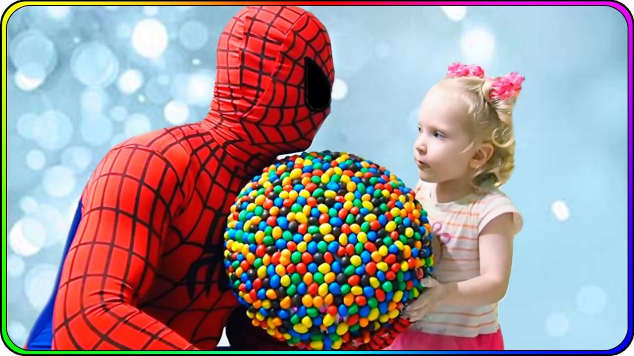 Тома готовит на кухне пирог из конфет! Человек-паук в шоке!