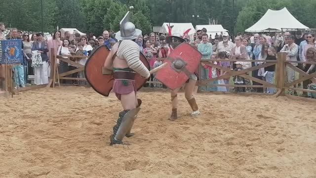 Гладиаторский бой Кэрис и Гектора. Танец вакханок. Древний Рим - Времена и Эпохи 2025