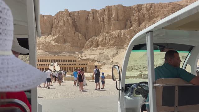 Удивительное здание созданное женщиной-правительницей Хатшепсут. Дорога от касс до мемориала.Египет