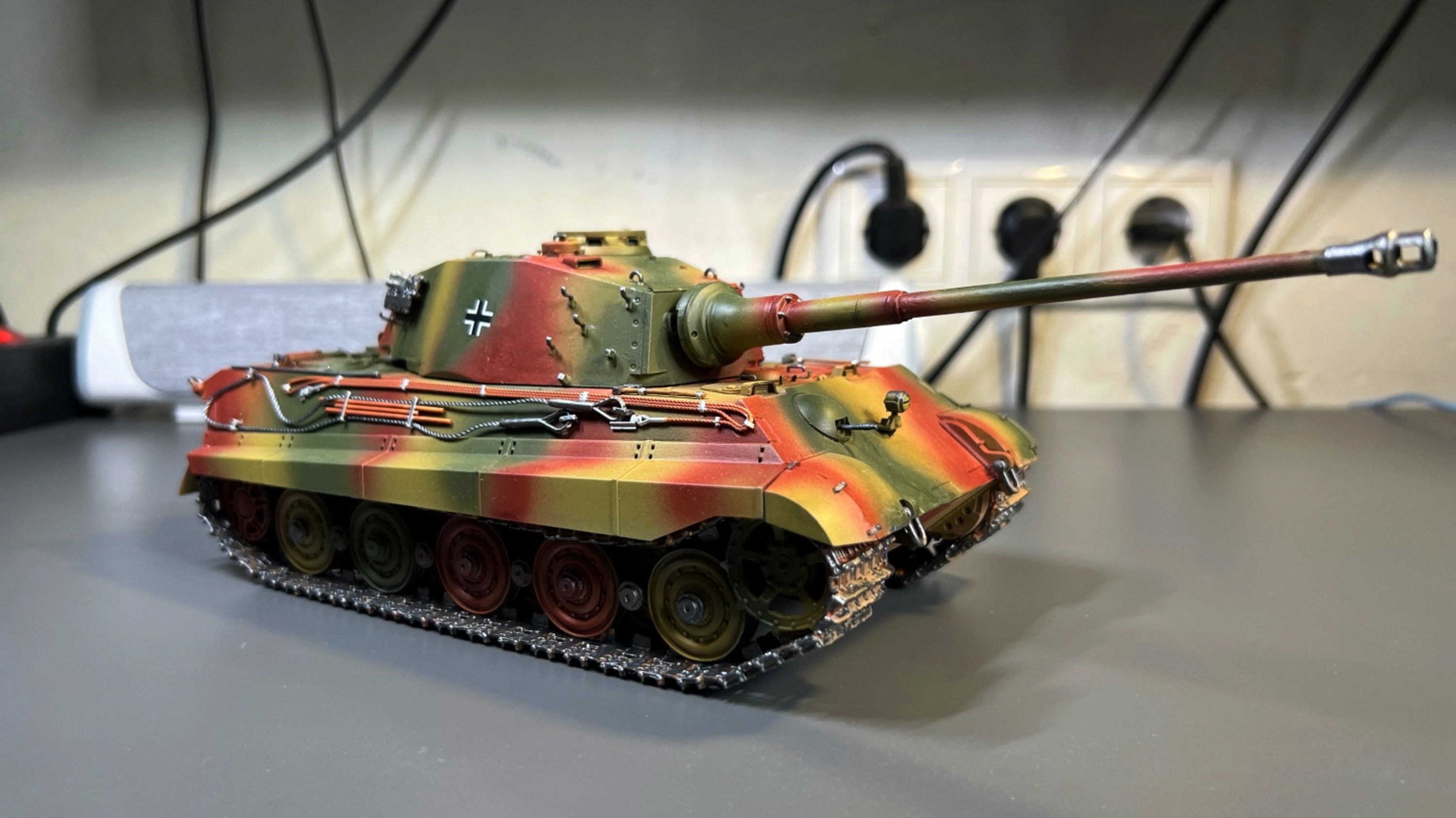 Тигр 2 - сборочная модель 1/35