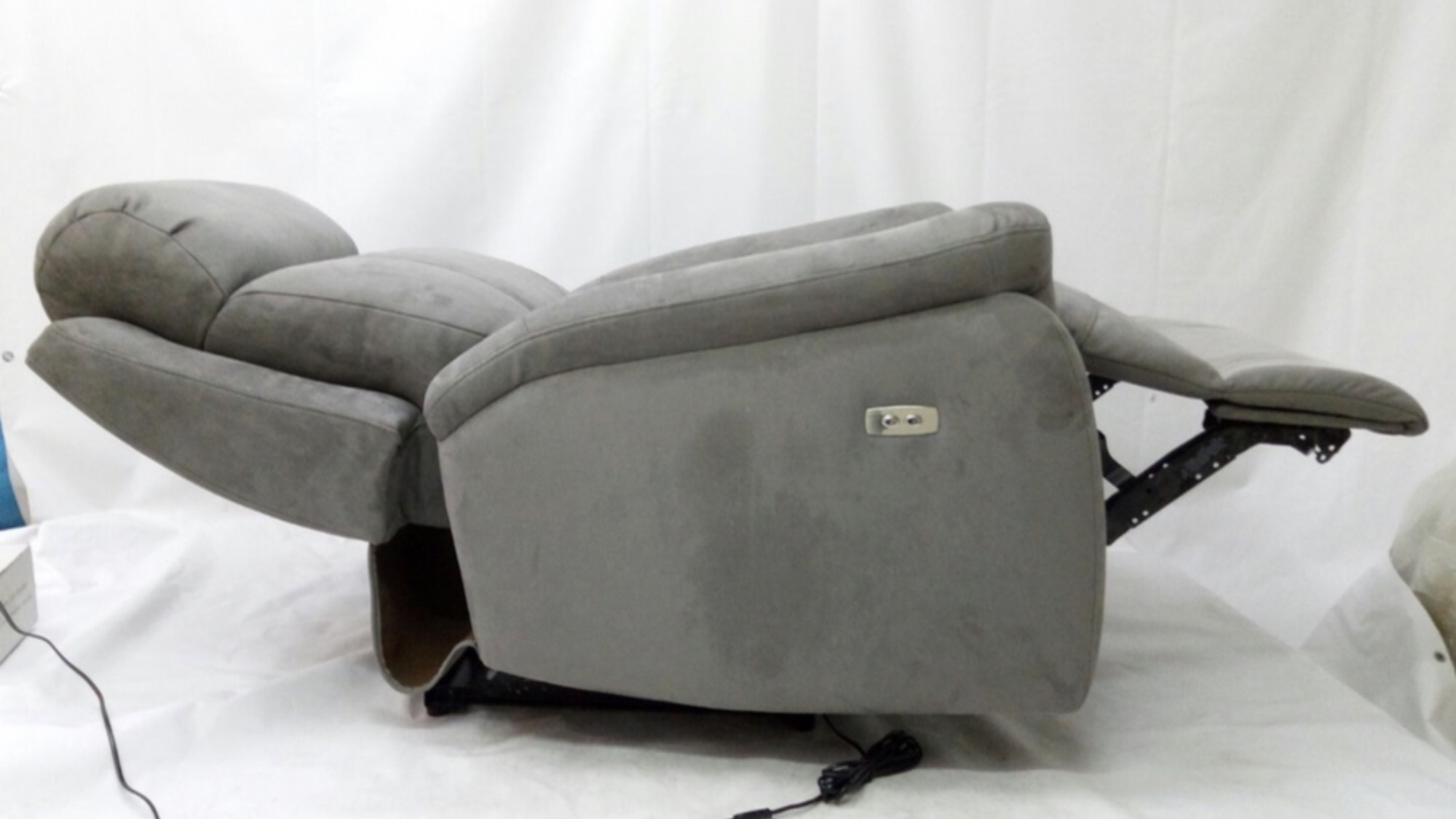 Педикюрное кресло-реклайнер Лондон в замше AURORA GRAFIT (LE)