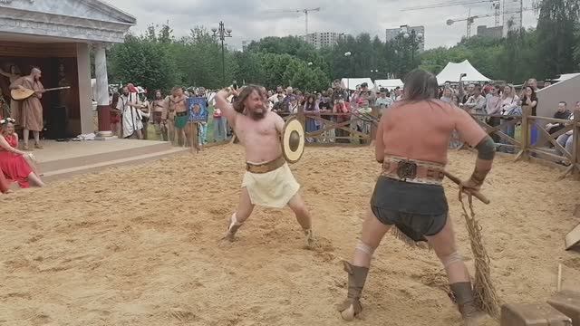 Гладиаторский бой ретиария. Крикс Херсонесский на фестивале Времена и Эпохи 2025
