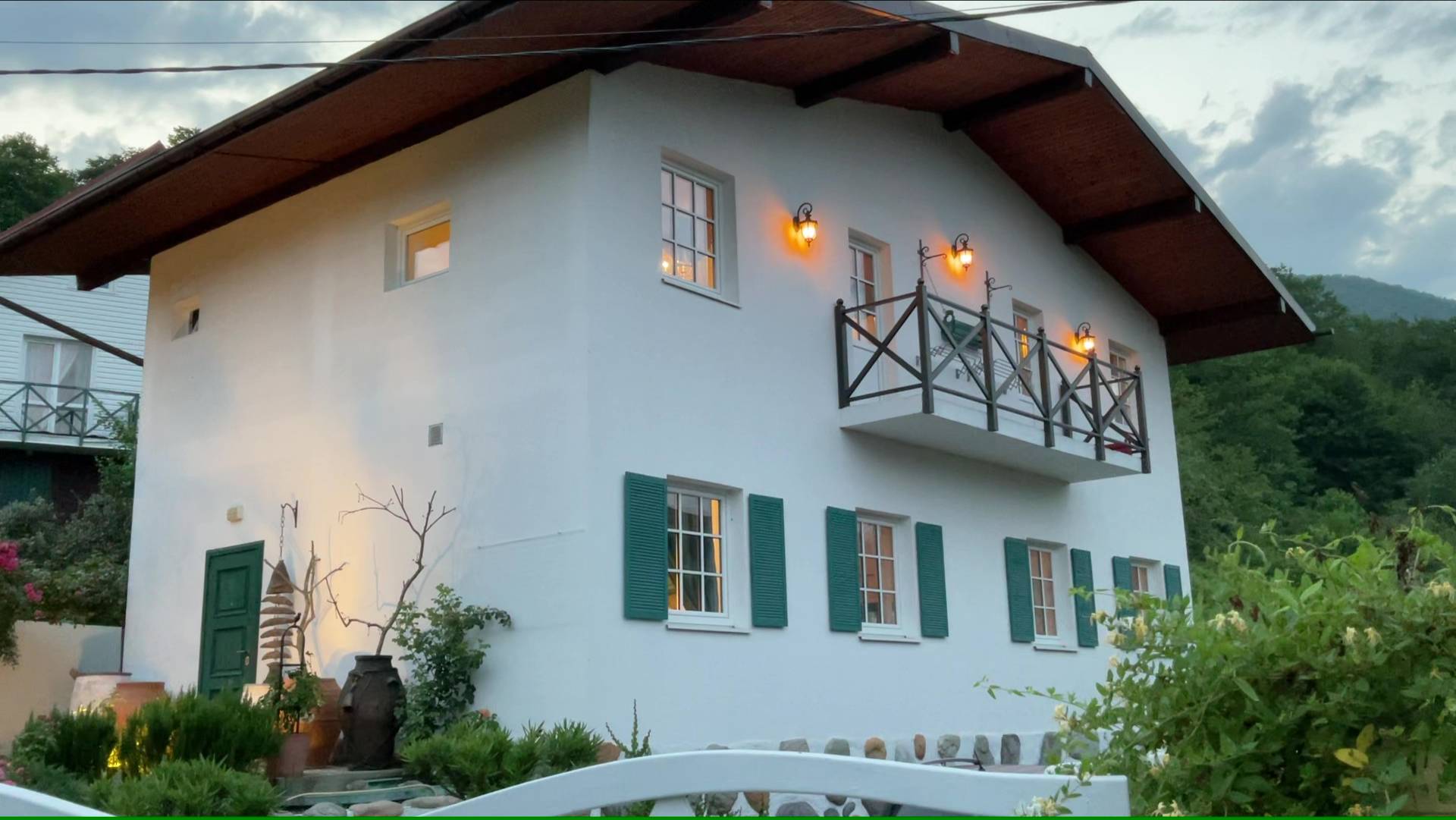 Загородный дом у реки, с панорамным видом на ущелье и горы #домвсочи#домпродажа