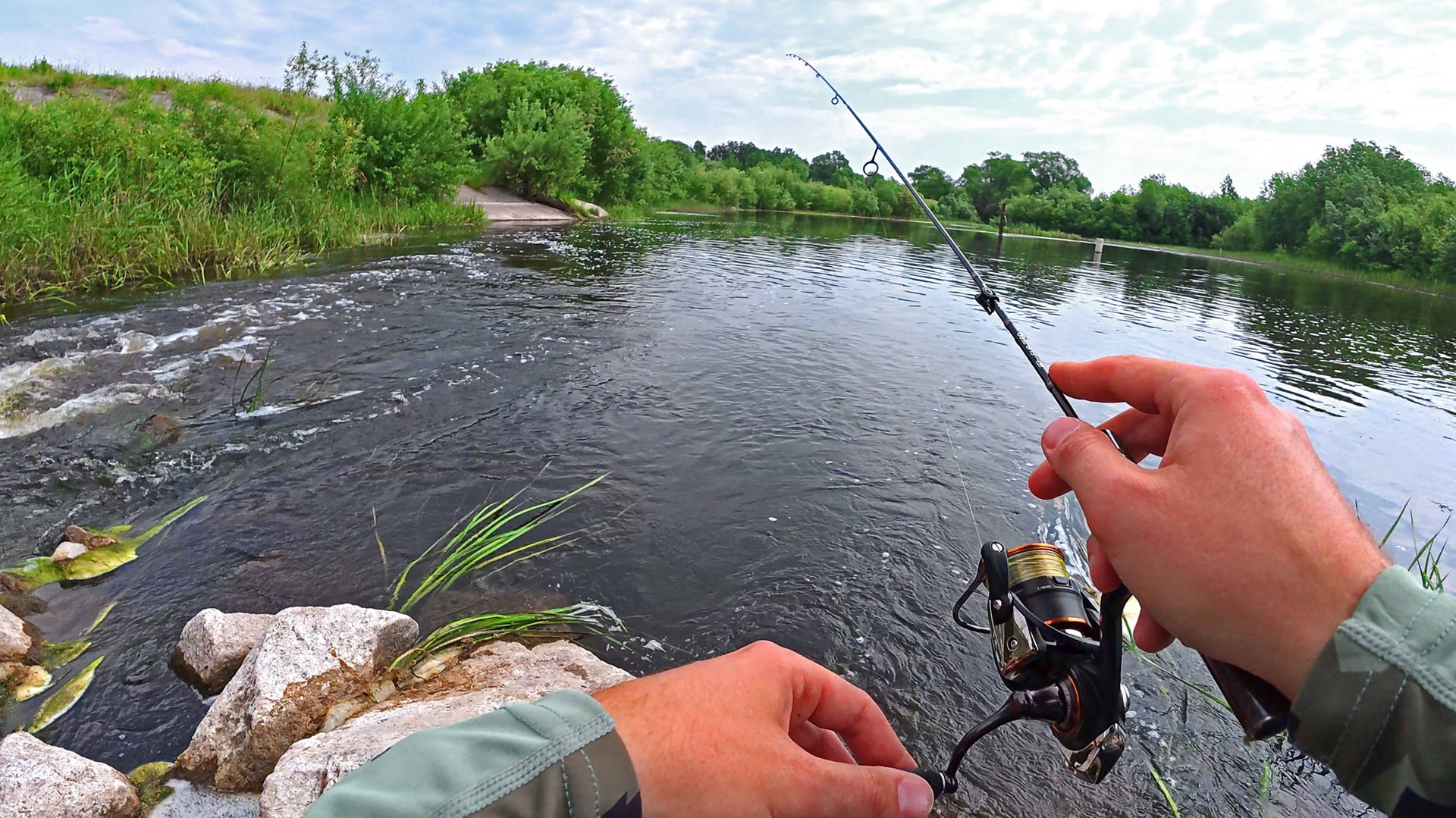 Рыбалка на Ультралайт в Июне. Разная рыба на ПЕРЕКАТАХ. Мормышинг. Микровертушка