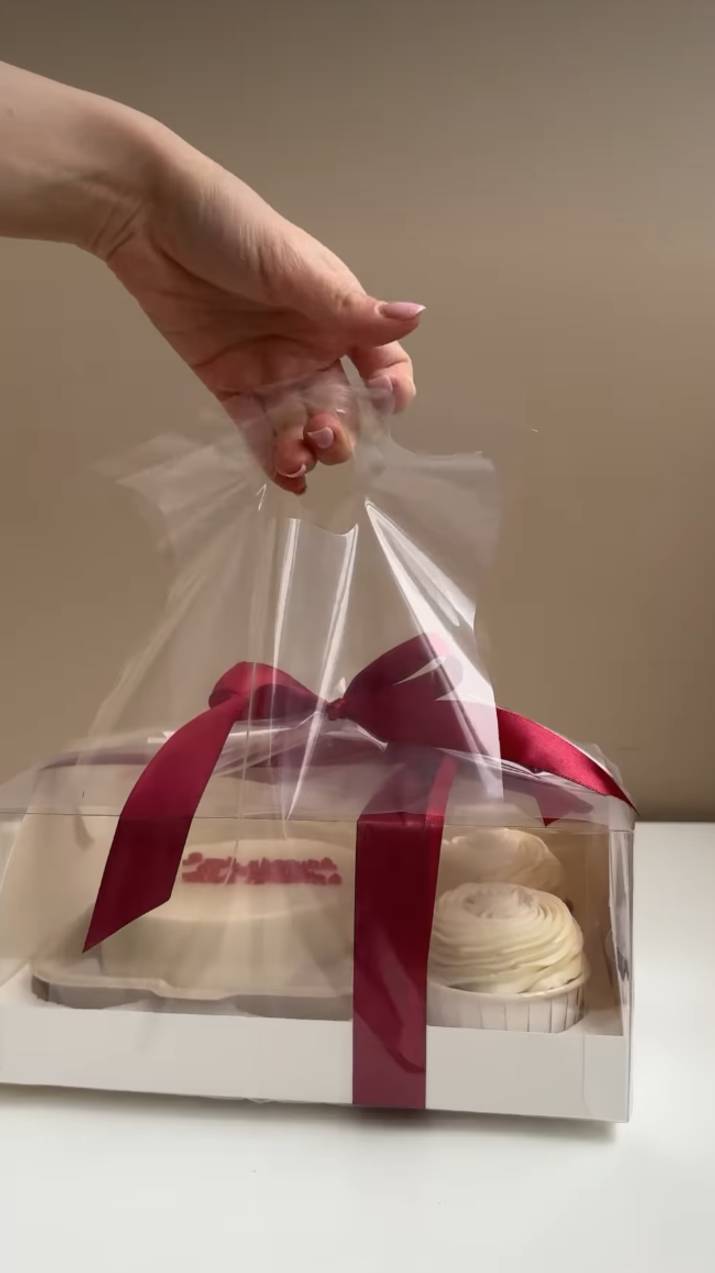 Упаковка большой коробки в маленький пакет