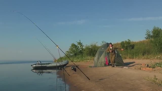 ЛОПАТЫ КЛЮЮТ ОДНА ЗА ОДНОЙ! РЫБАЛКА НА ДИКОМ ОСТРОВЕ.