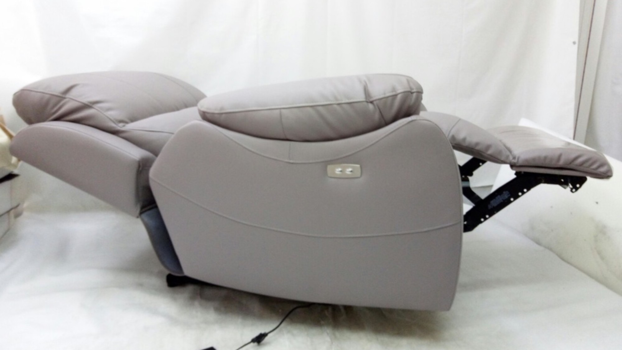 Педикюрный бьюти-реклайнер в экокоже Domus Smoky