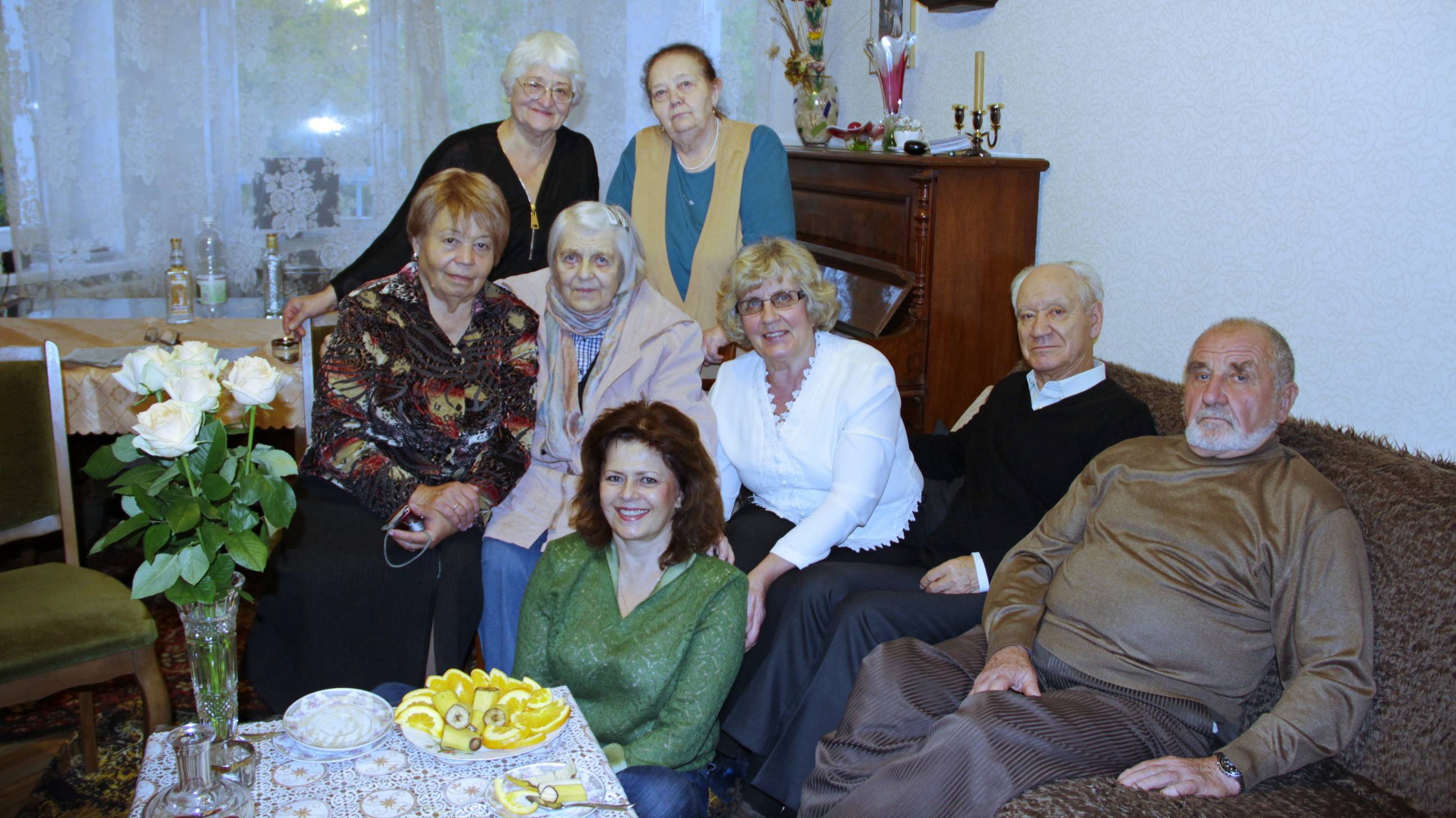 С праздником, людит в белых халатах!