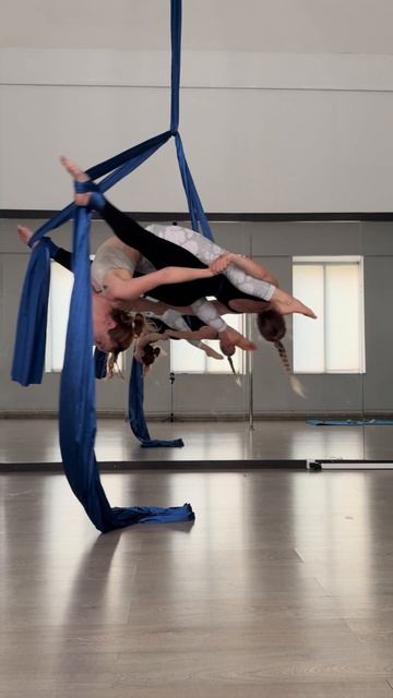Aerial Silks Duo/Воздушные полотна дуэт