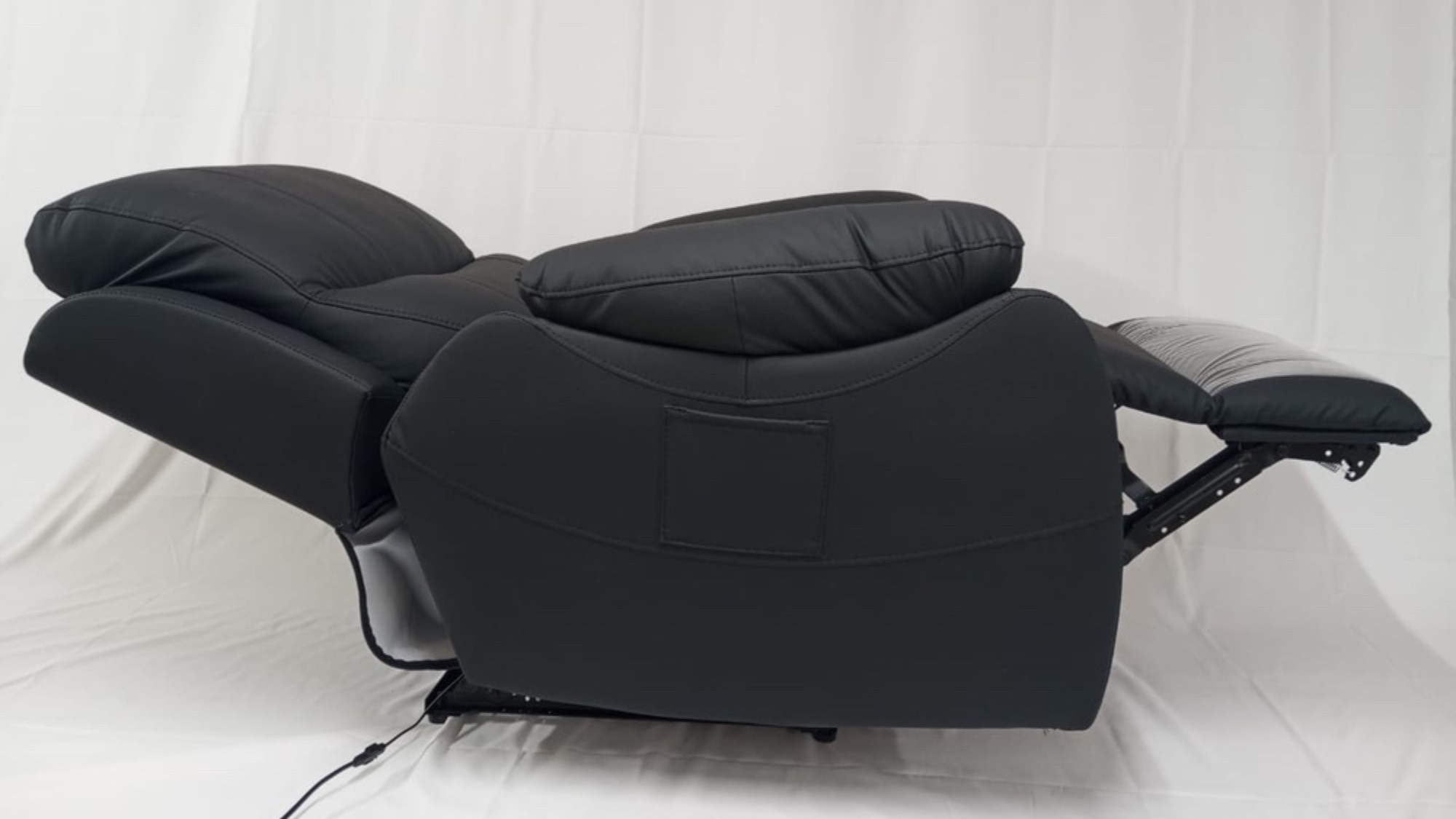 Педикюрное кресло-реклайнер в экокоже Discovery Black