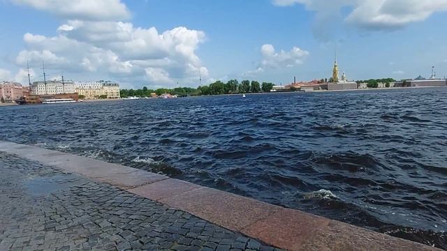 Питерский ветер 👉 оставила оригинальный звук 🌞 Прогулка по Стрелке Васильевского острова