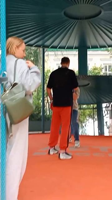 NS на прогулке. Где то в центре 👌