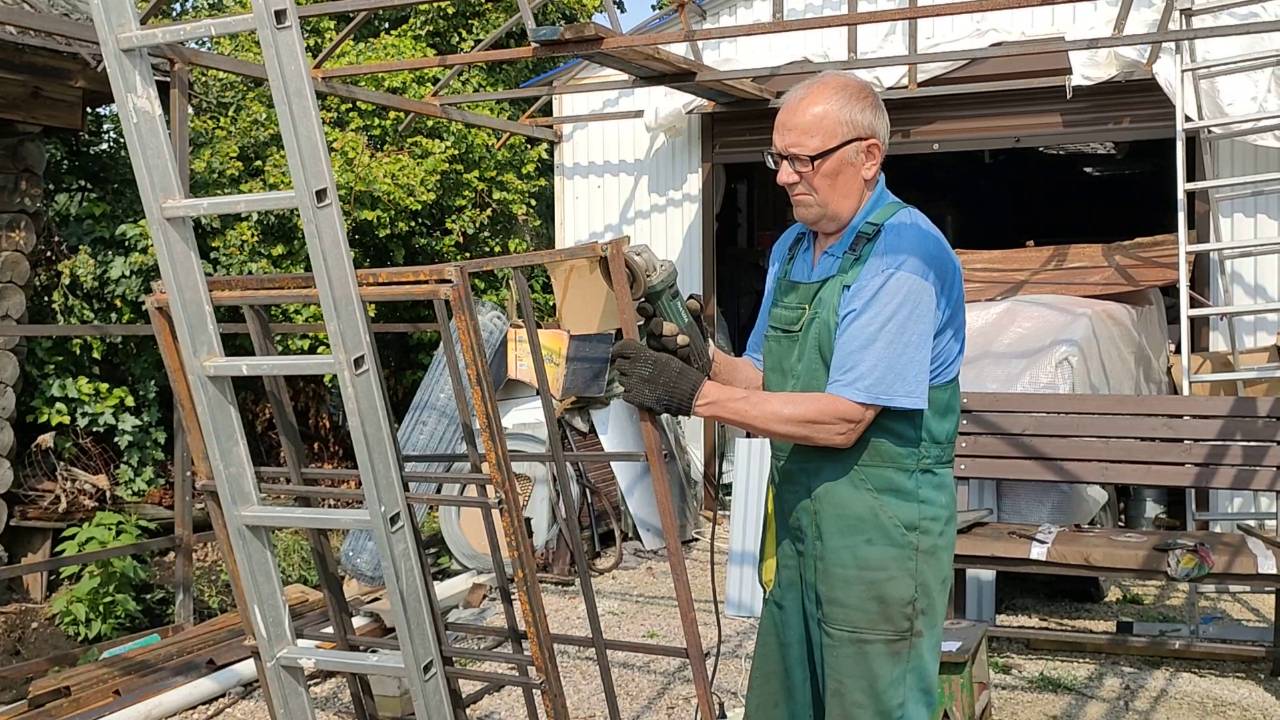 В перерывах между дождями продолжаем благоустраивать наш деревенский участок. Июнь 2025