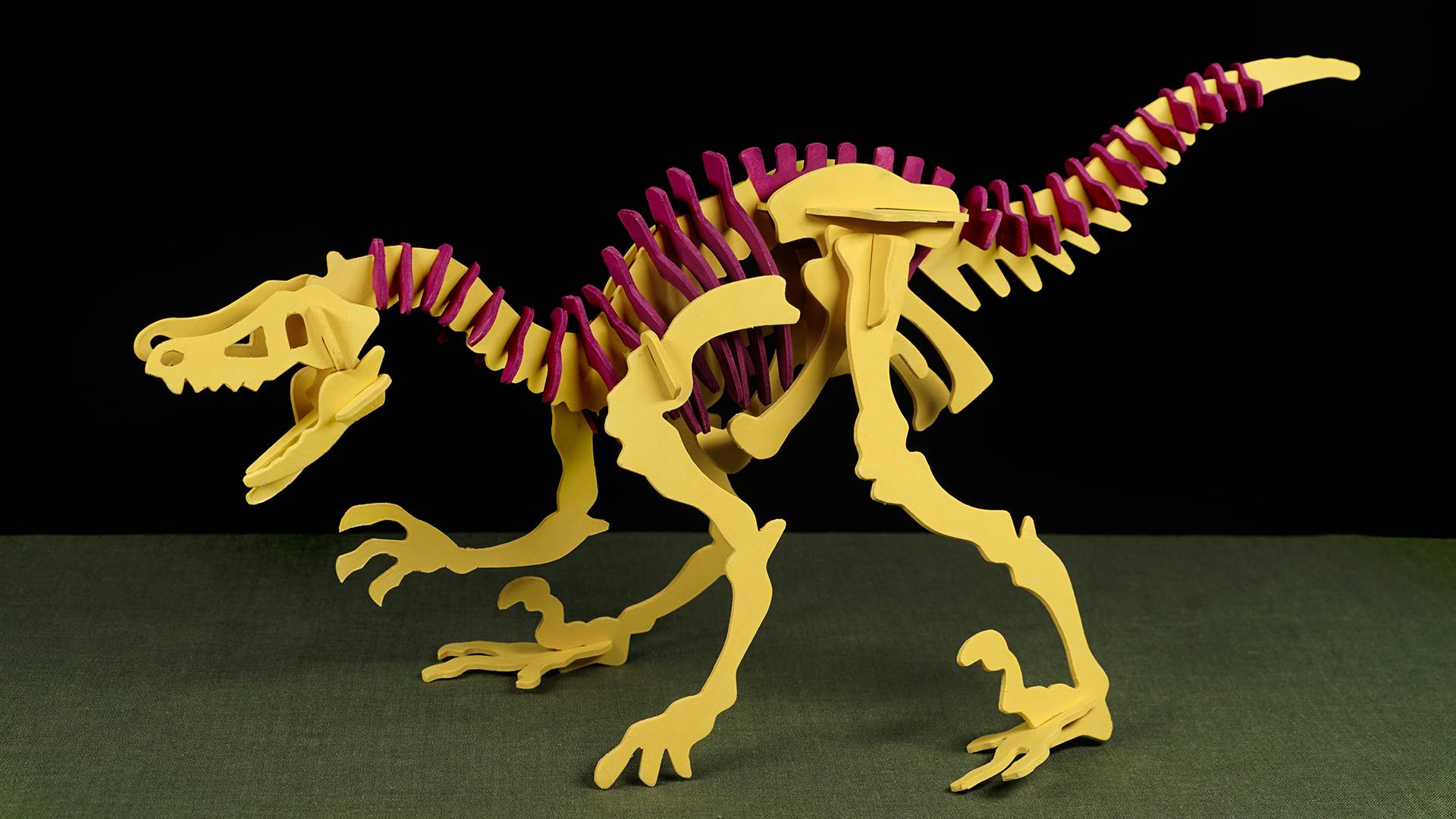 13. Собираем и раскрашиваем модель Велоцираптора от Pebaro 856-1