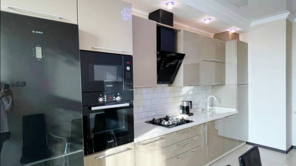 Цена квартиры в Геленджике 40 млн.р. Квартира расположена  в ЖК "Черноморский" на улице Крымской.