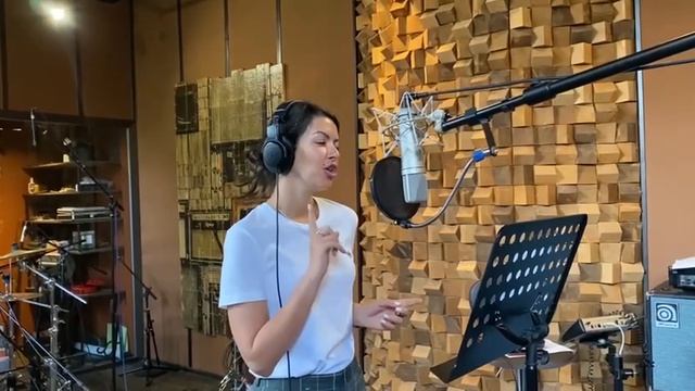 Запись песни в студии