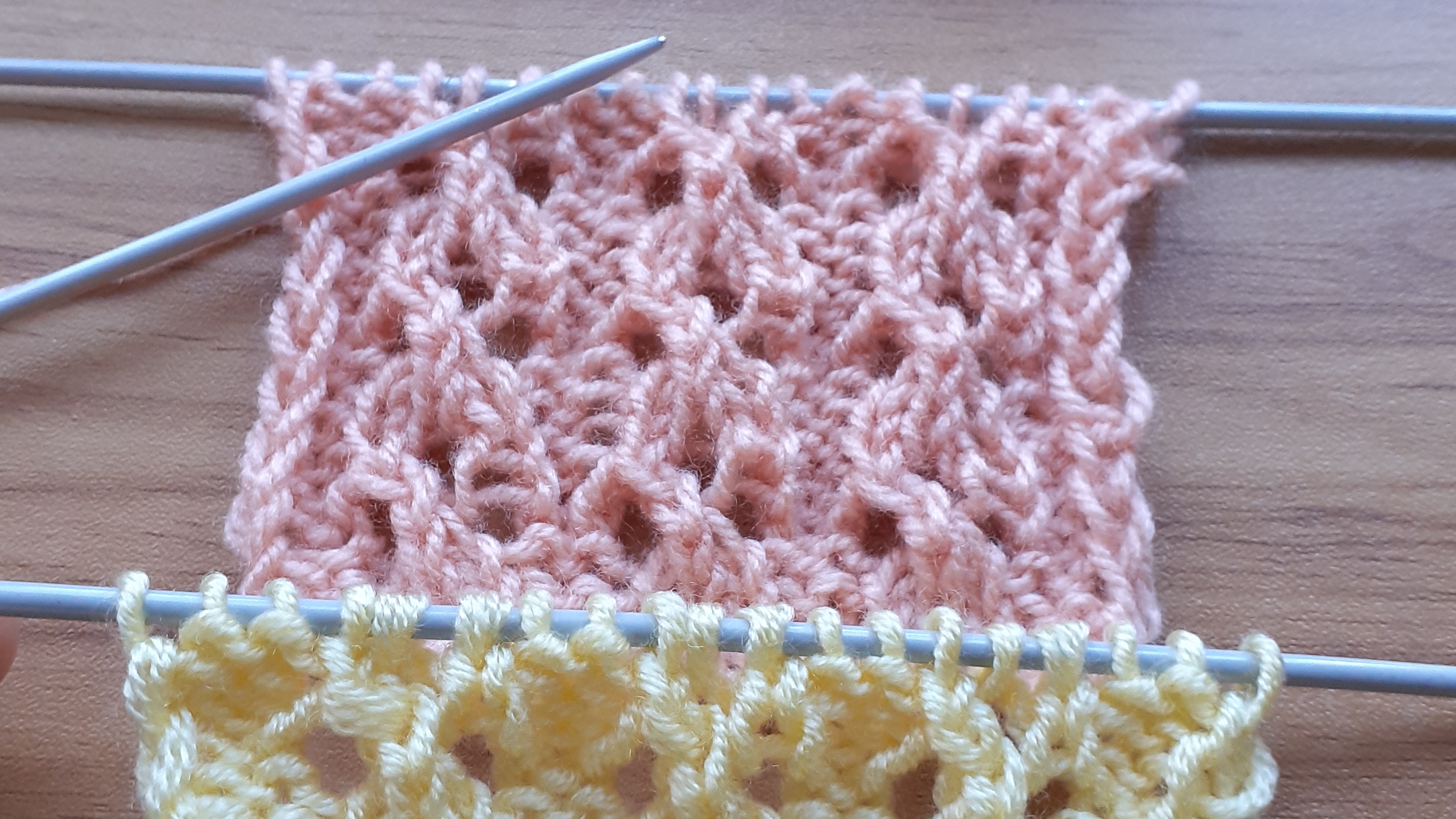 Ажурный узор спицами для летних вещей.